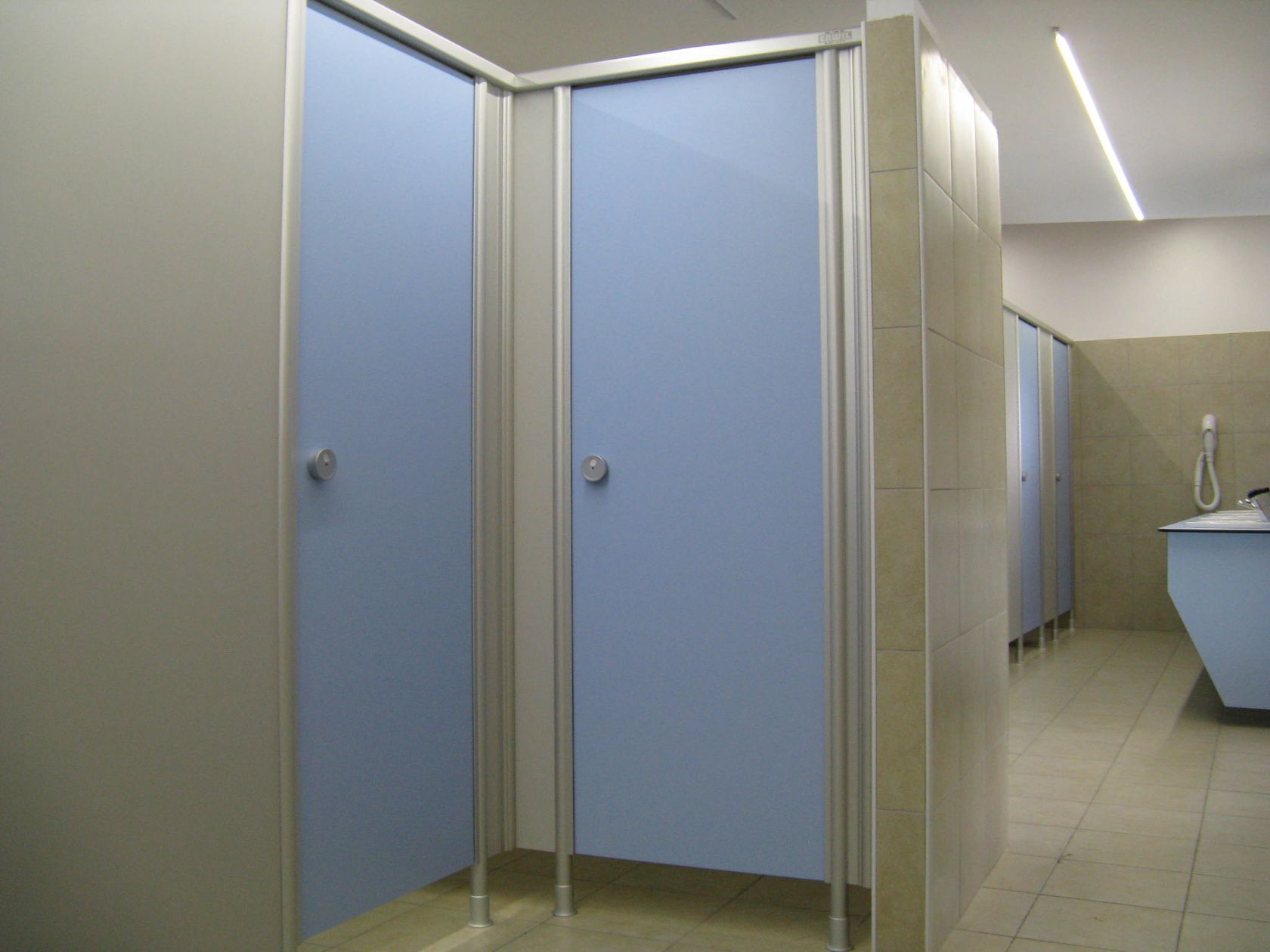 Parete divisoria per bagni in HPL VK13 - Schäfer Trennwandsysteme ...