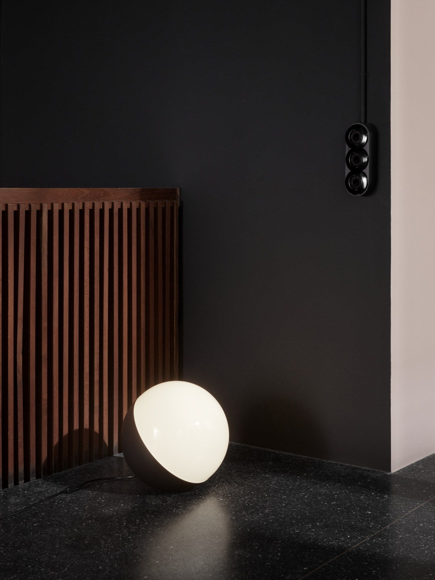 VL STUDIO | Table lamp By Louis Poulsen design Vilhelm Lauritzen
