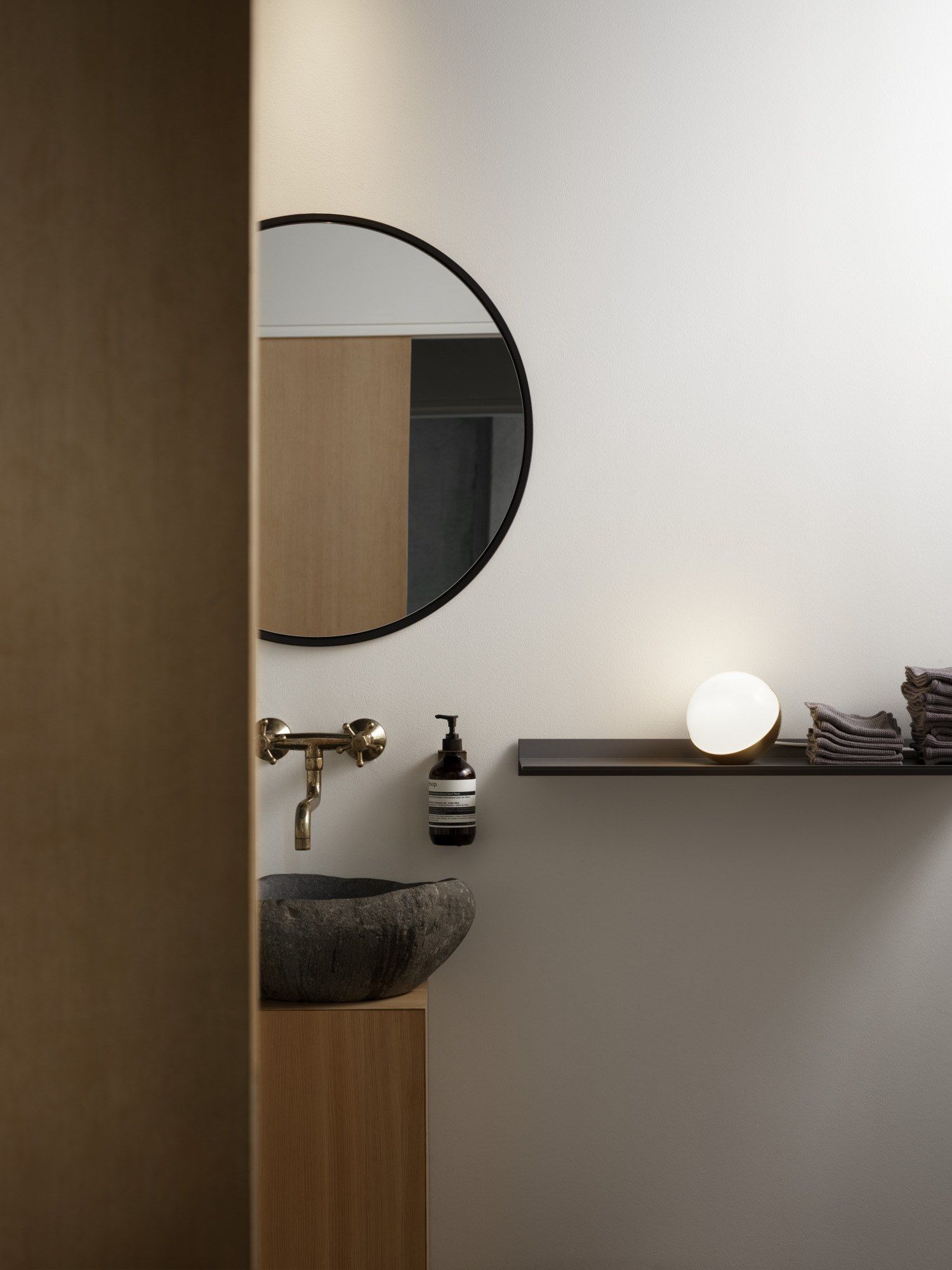 VL STUDIO | Table lamp By Louis Poulsen design Vilhelm Lauritzen