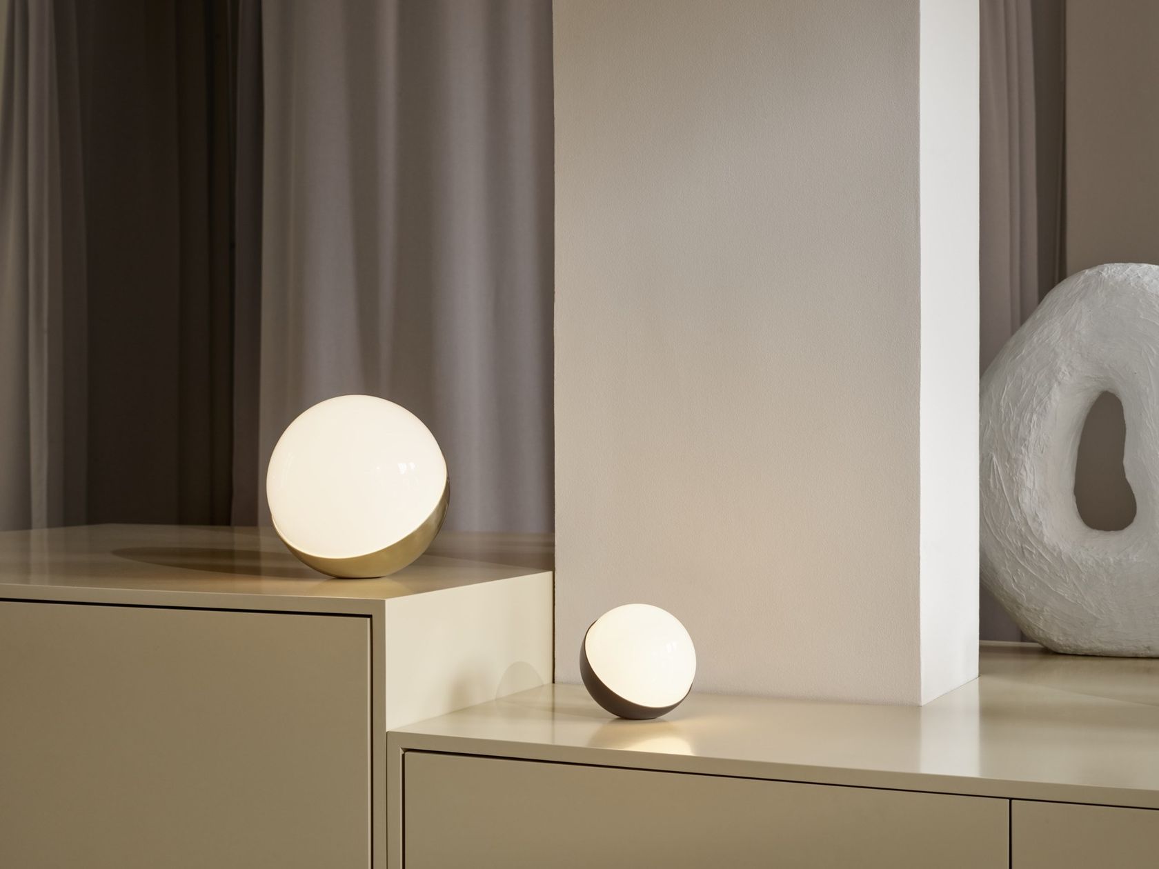 VL STUDIO | Table lamp By Louis Poulsen design Vilhelm Lauritzen