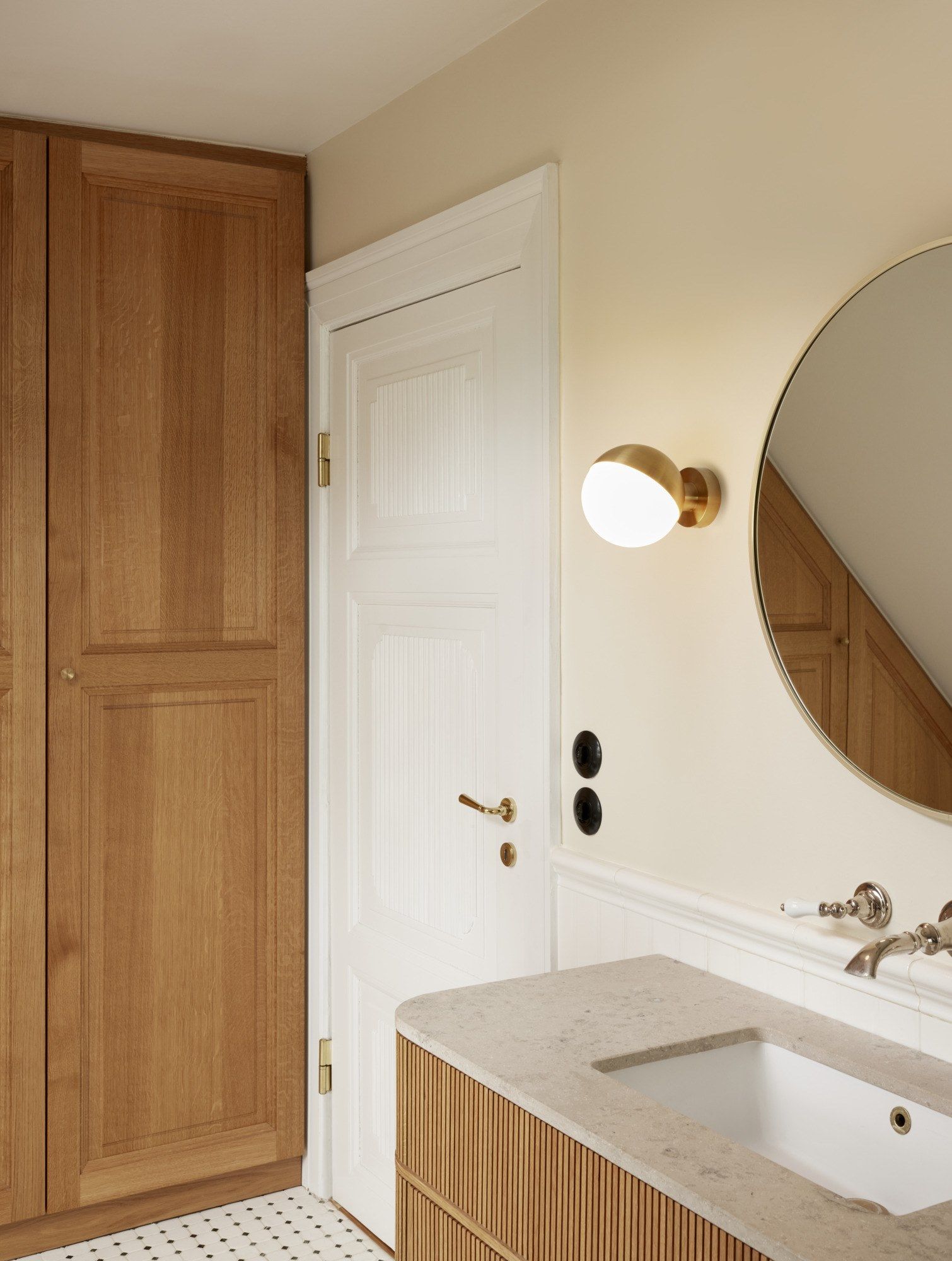 VL STUDIO LED opal glass wall light By Louis Poulsen | design Vilhelm ...