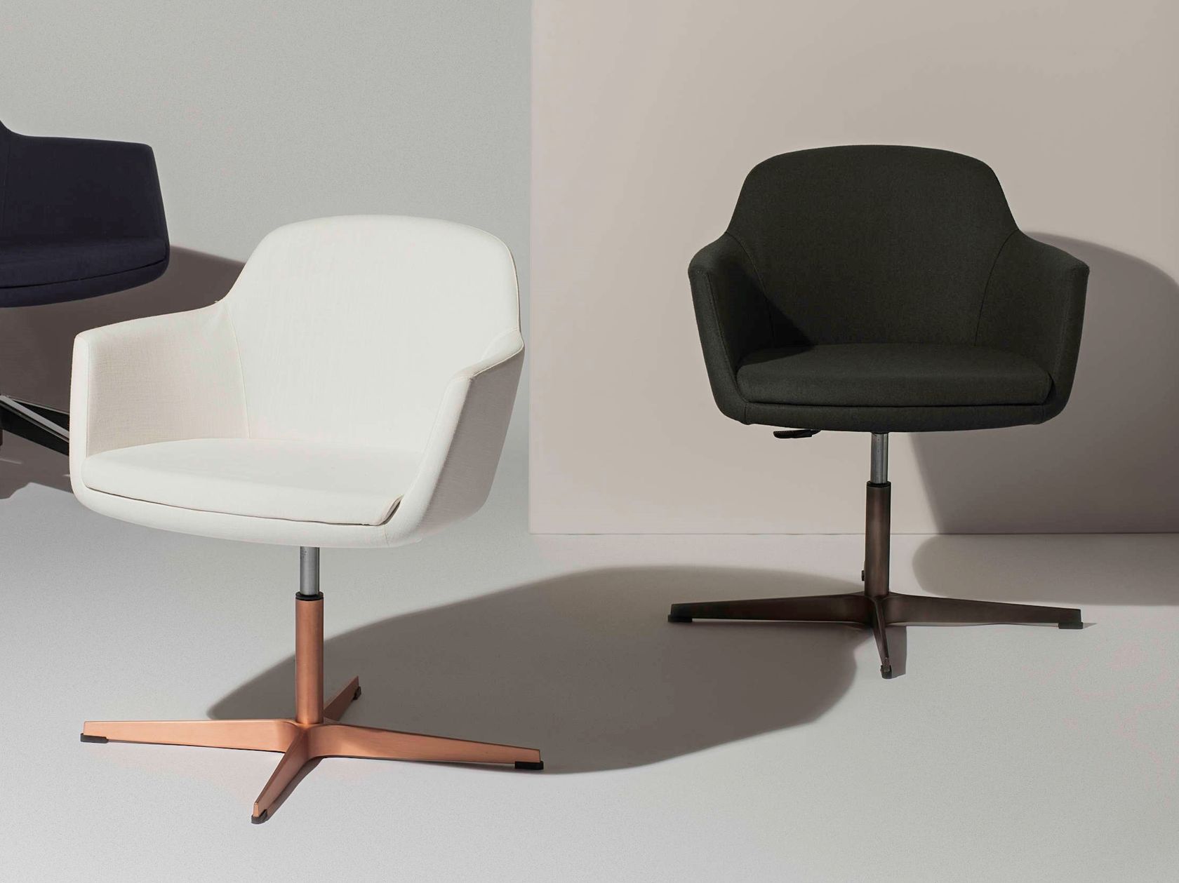 VOGUE Swivel height-adjustable office chair with armrests By Manerba