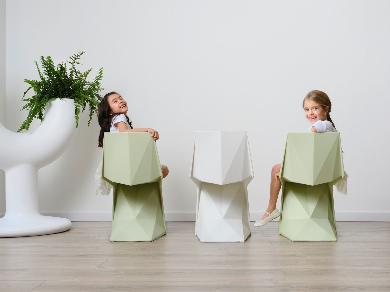 VOXEL MINI Stackable polypropylene kids chair By Vondom | design Karim ...