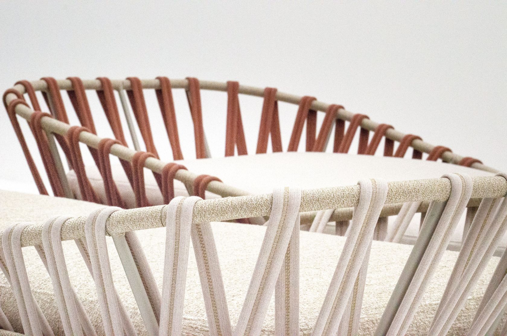 EMMA CROSS Sun lounger By Varaschin