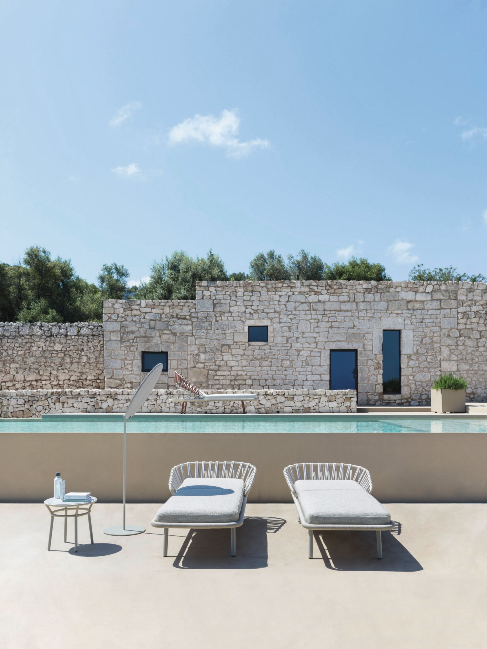 EMMA CROSS Sun lounger By Varaschin