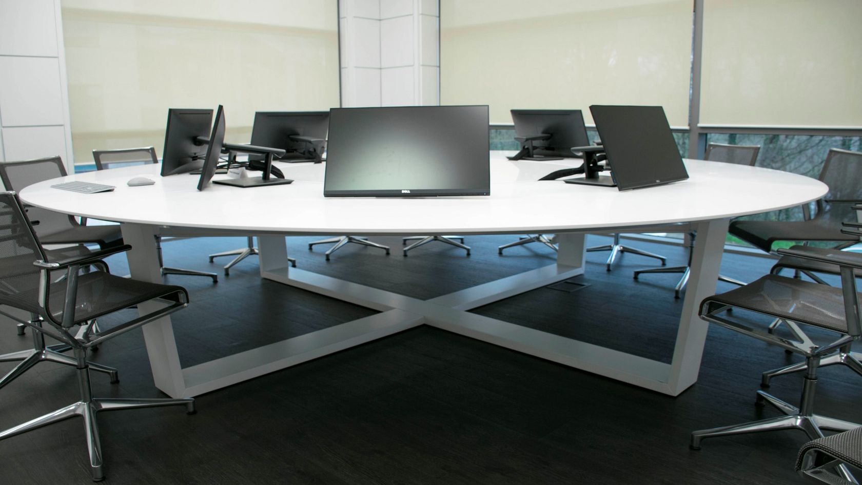 W | Round meeting table By BK Contract design Gabriel Teixidó