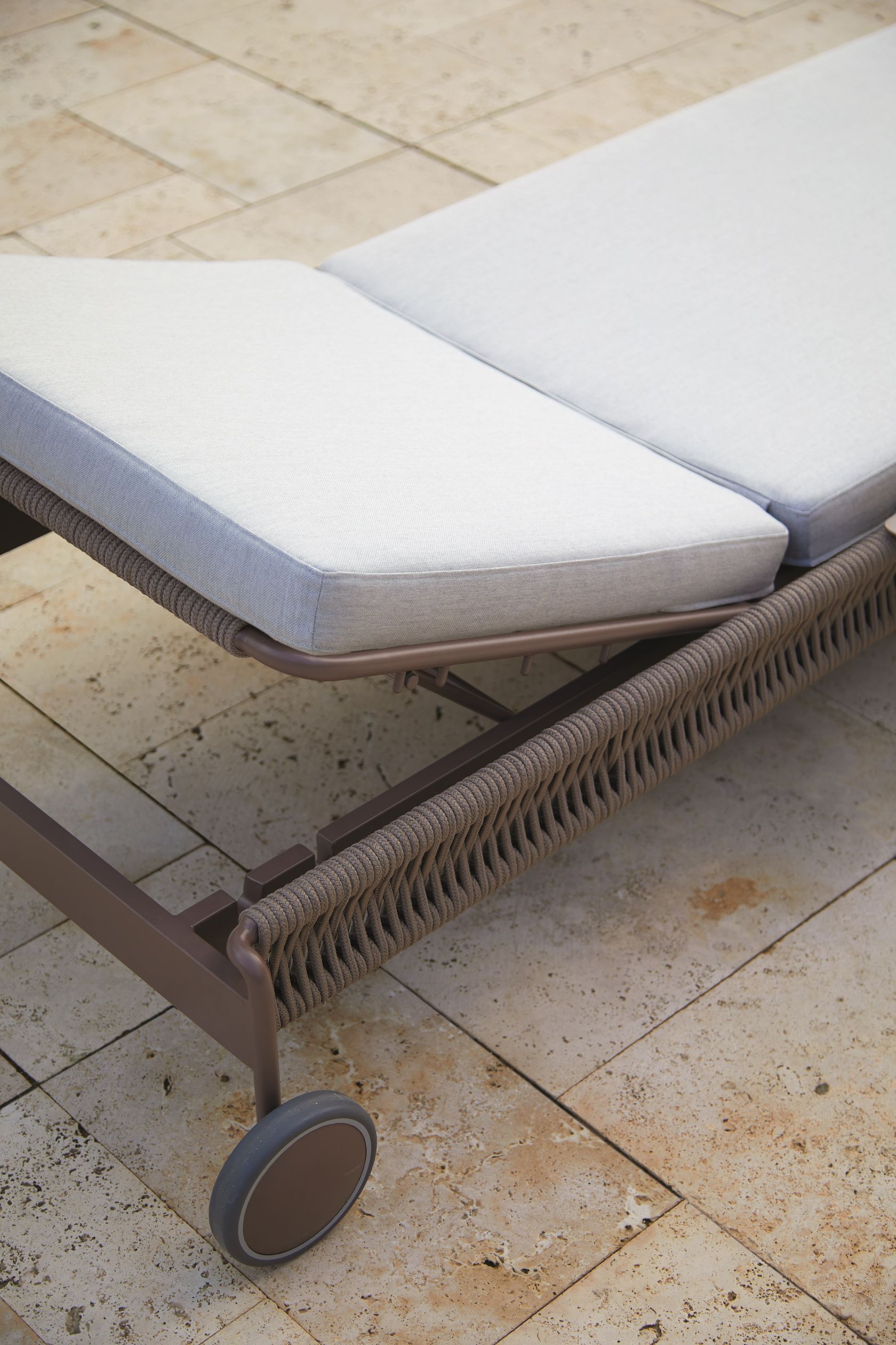 WEAVE Recliner fabric sun lounger with castors By POINT | design Vicent ...