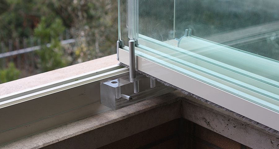 Sliding glass and aluminium glass facade WEESE By DOMAL