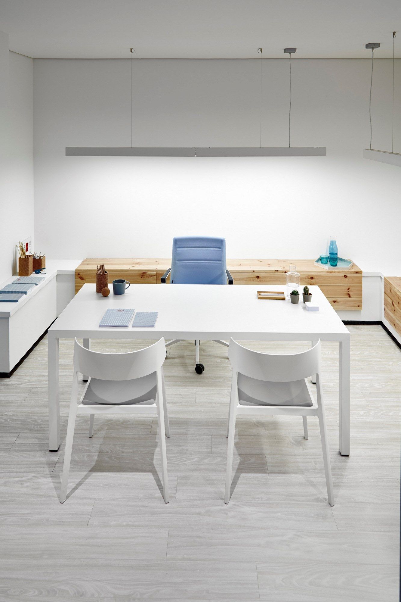 WING Stackable polypropylene chair By ACTIU | design Ramos&Bassols