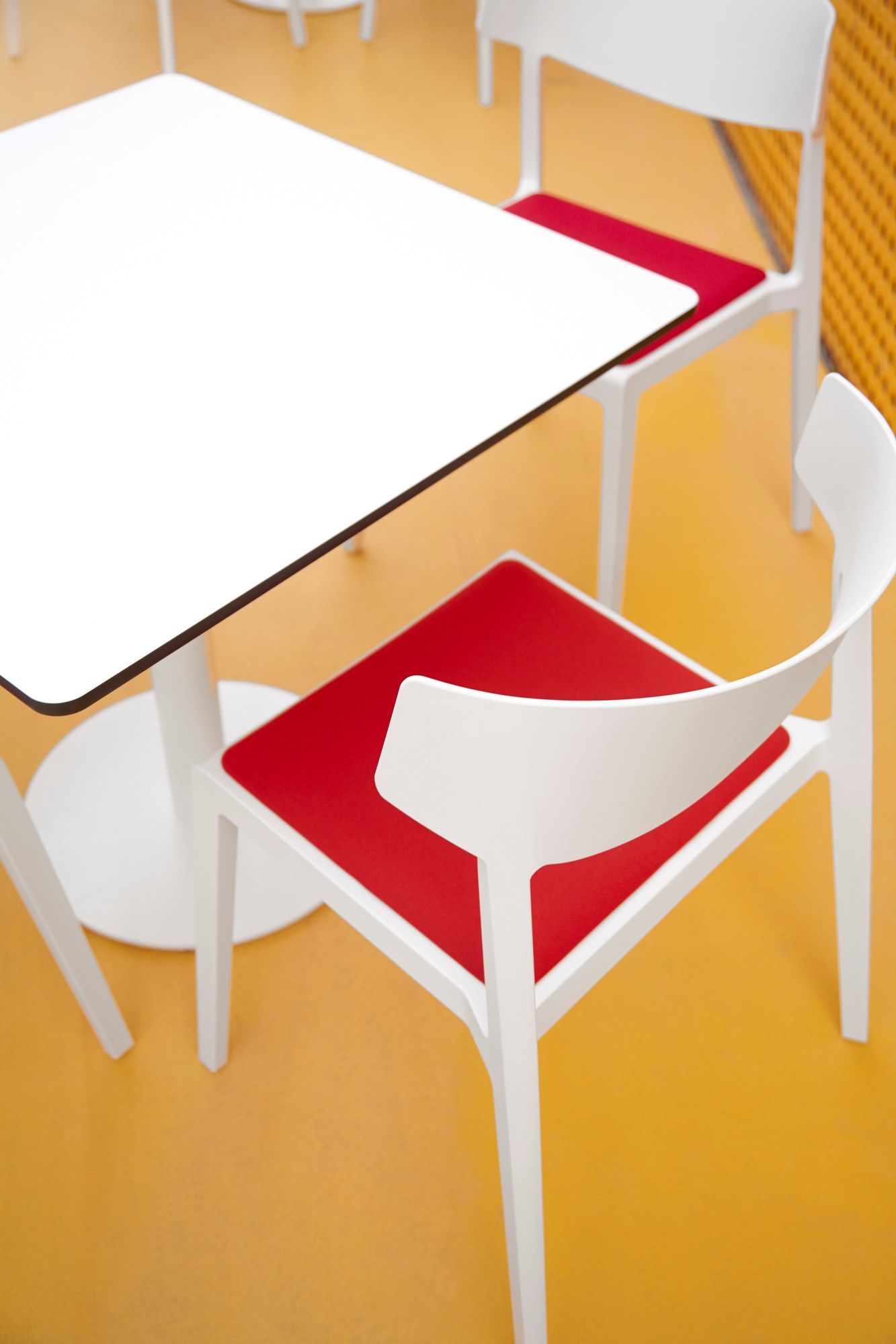 WING Stackable polypropylene chair By ACTIU | design Ramos&Bassols