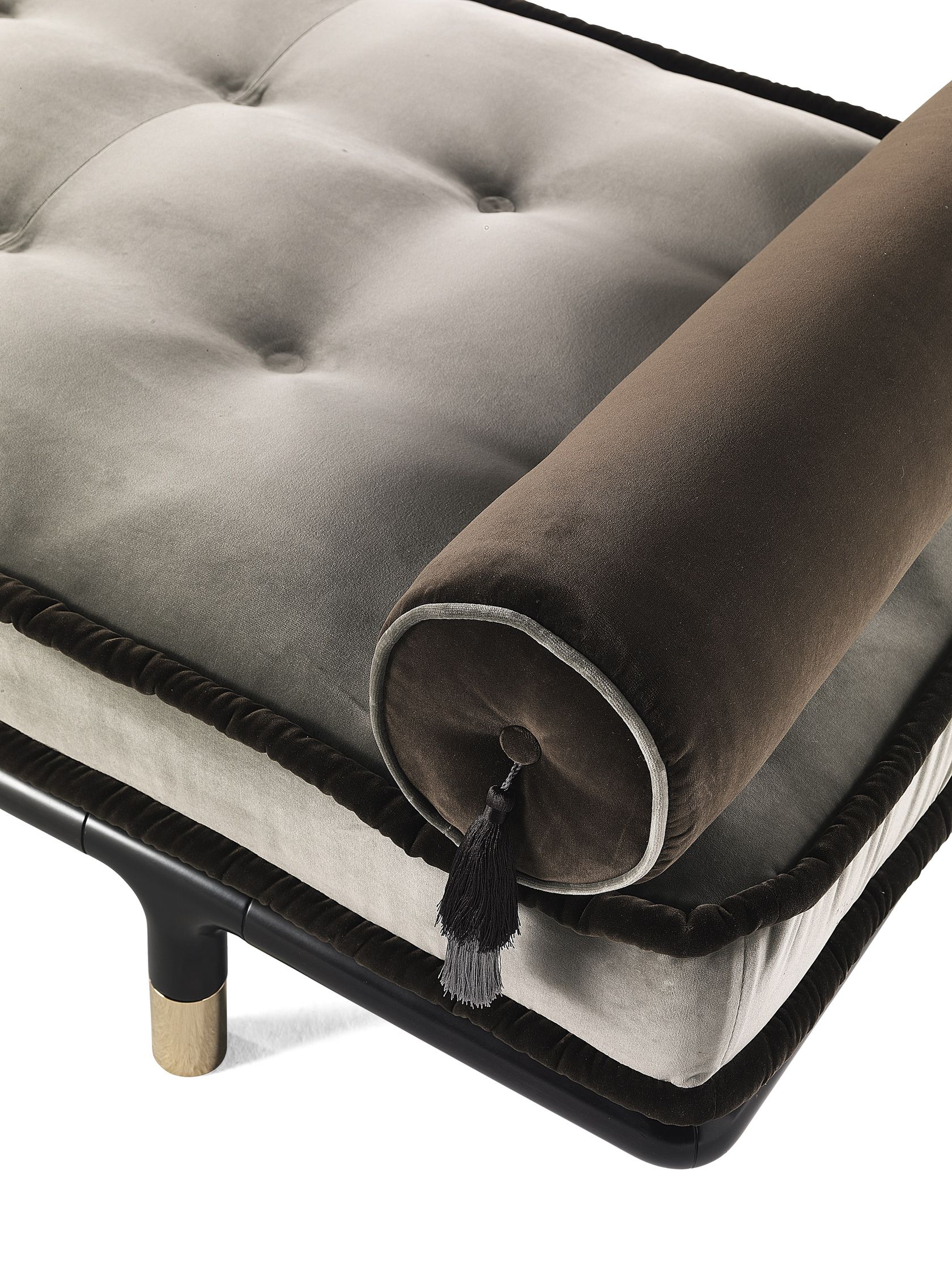 WOODSTOCK Tufted upholstered velvet day bed By ETRO Home Interiors