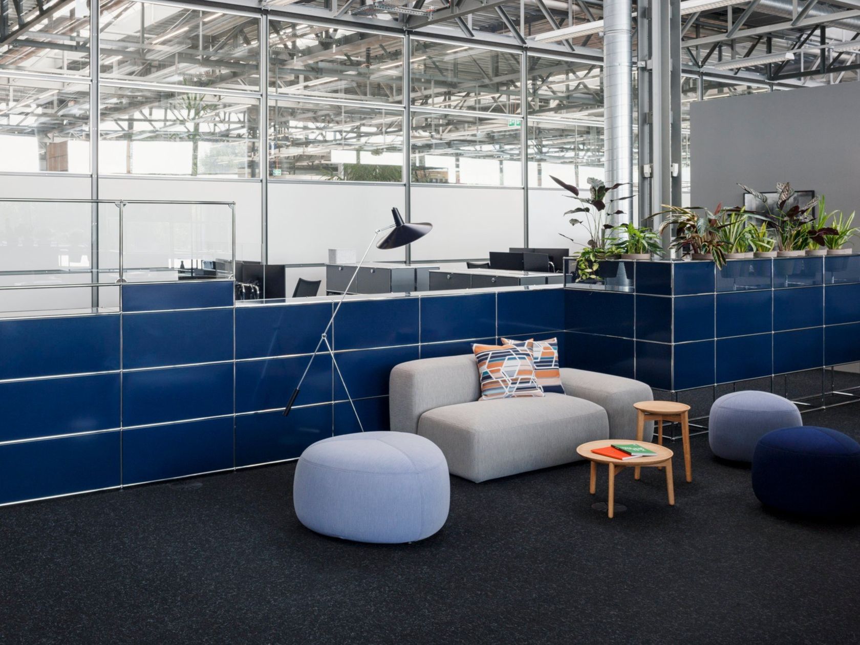 WORLD OF PLANTS FOR USM HALLER Modular reception desk By USM