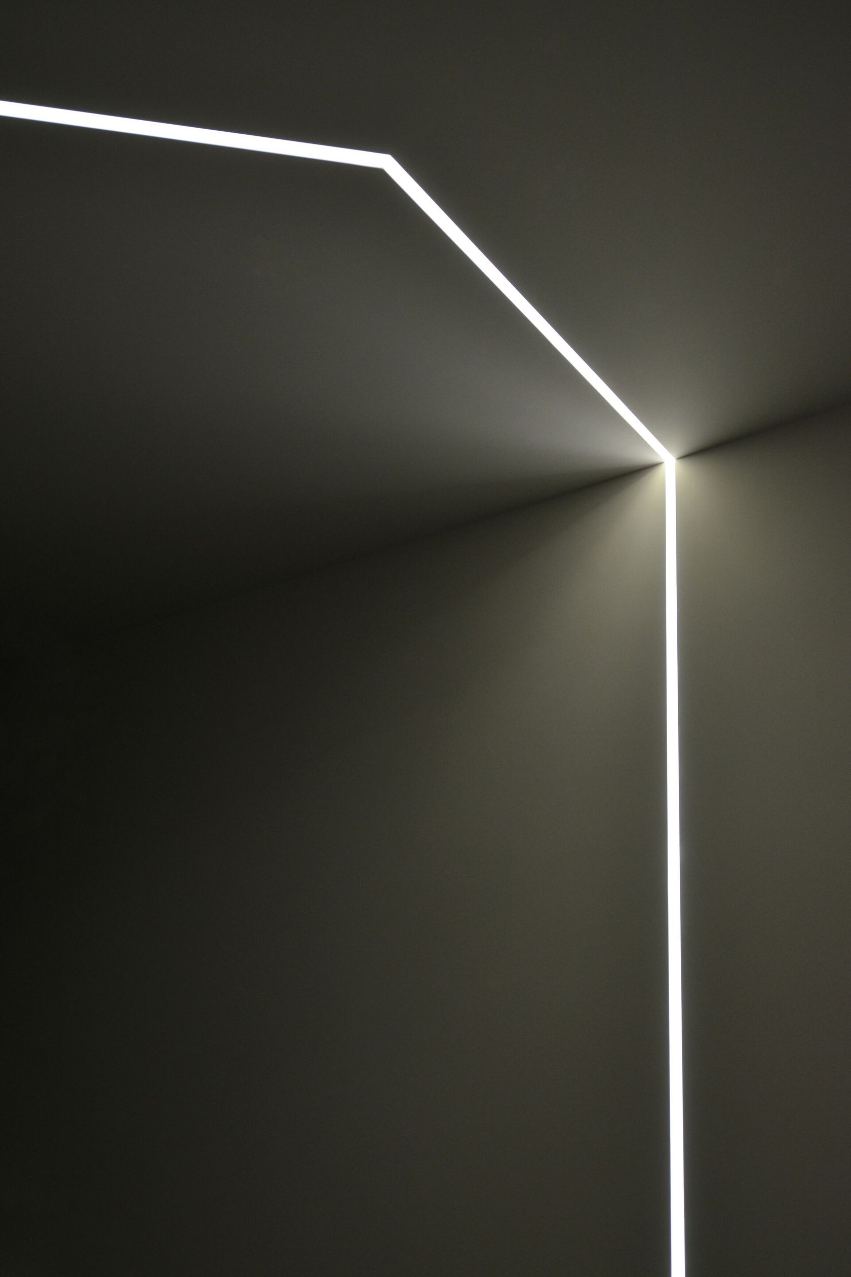 BLADE DYNAMIC WHITE Linear lighting profile By WayPoint