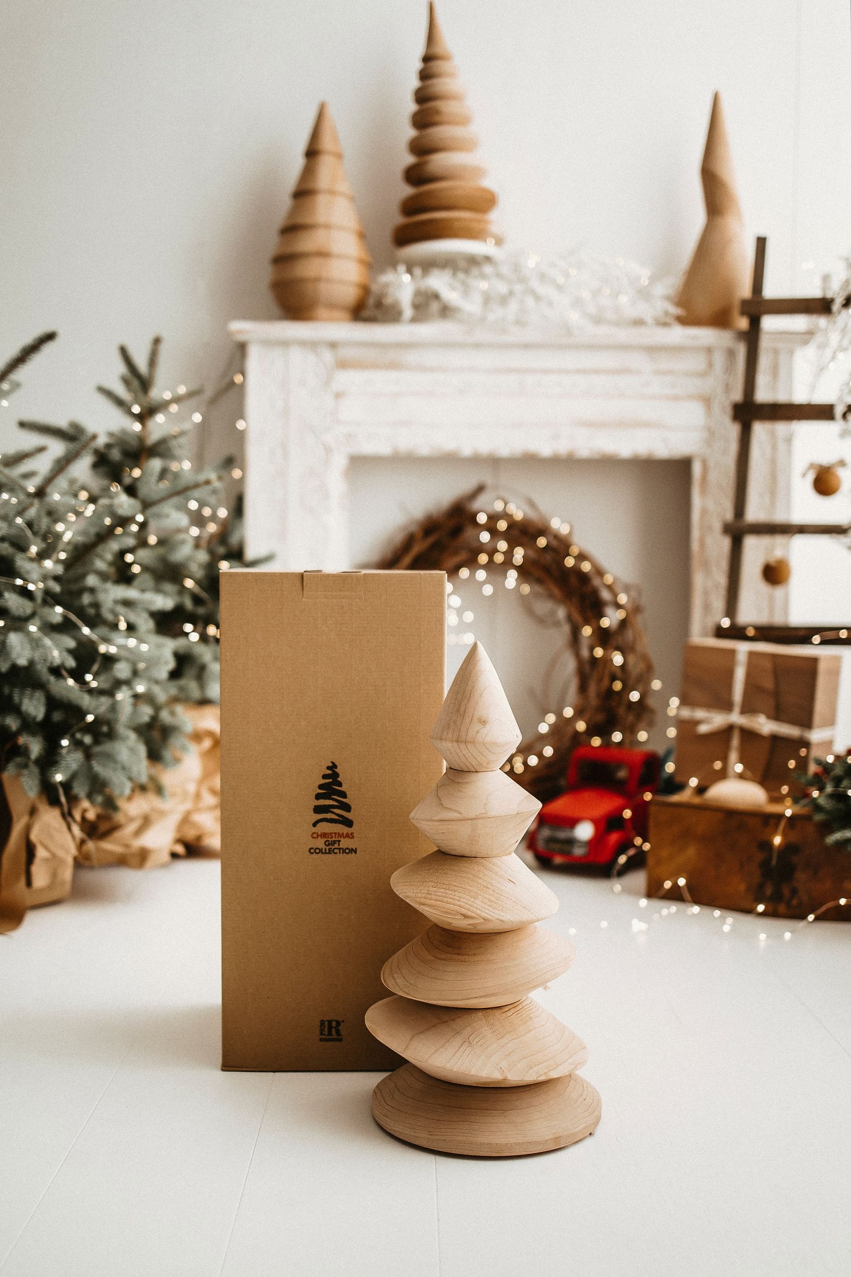 XMAS_100 Christmas cedarwood decorative object By Riva 1920