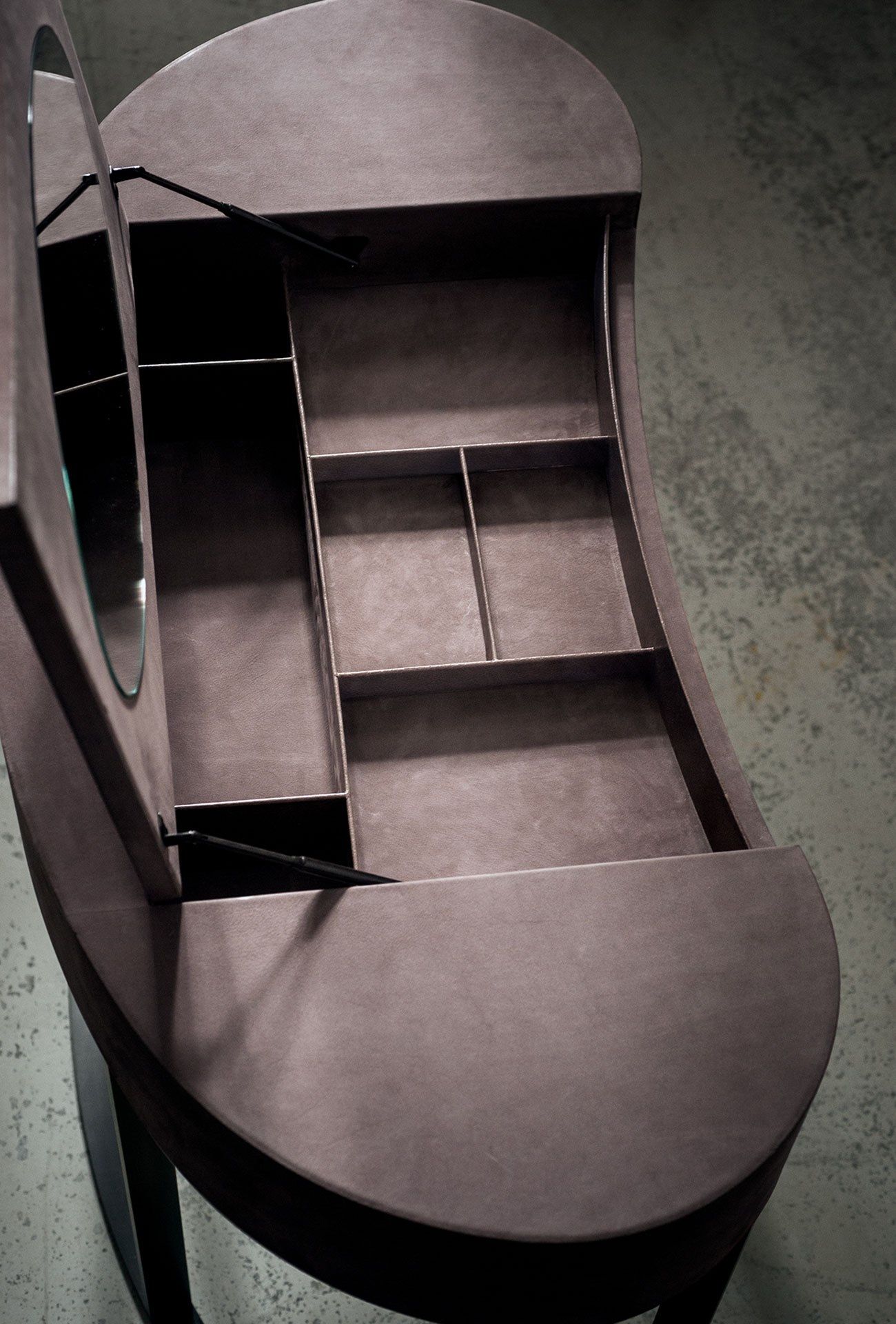 YVES | Dressing table By BAXTER design Roberto Lazzeroni