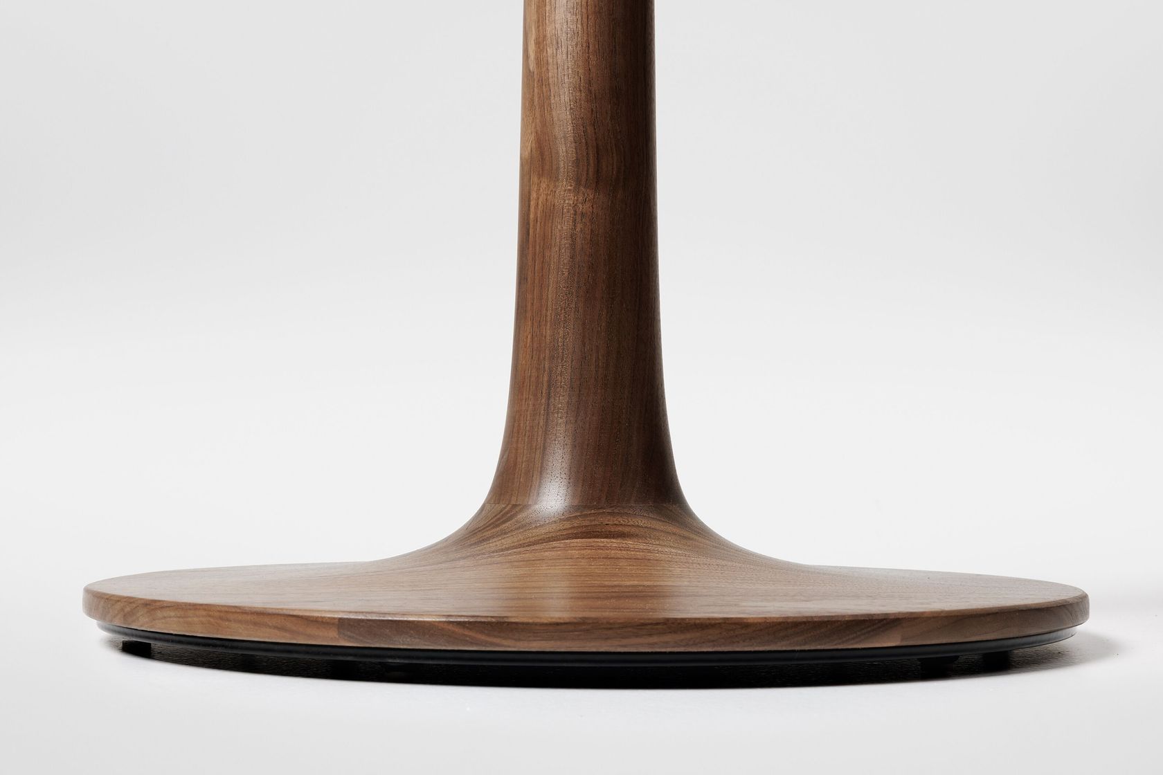 TURNTABLE HIGH Round wooden high table By ZEITRAUM | design Formstelle