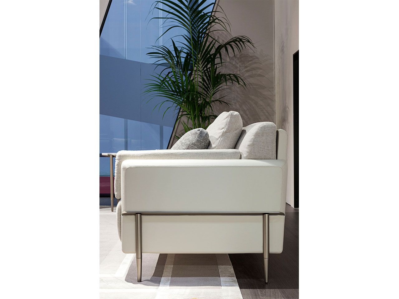 ZERO Fabric and leather sofa By Turri | design Andrea Bonini