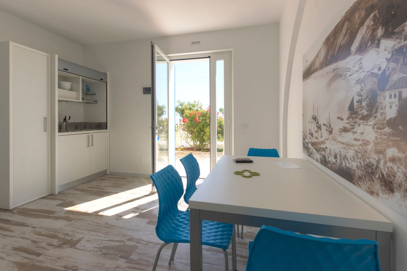 ZEUS K102 Hideaway mini kitchen By Mobilspazio