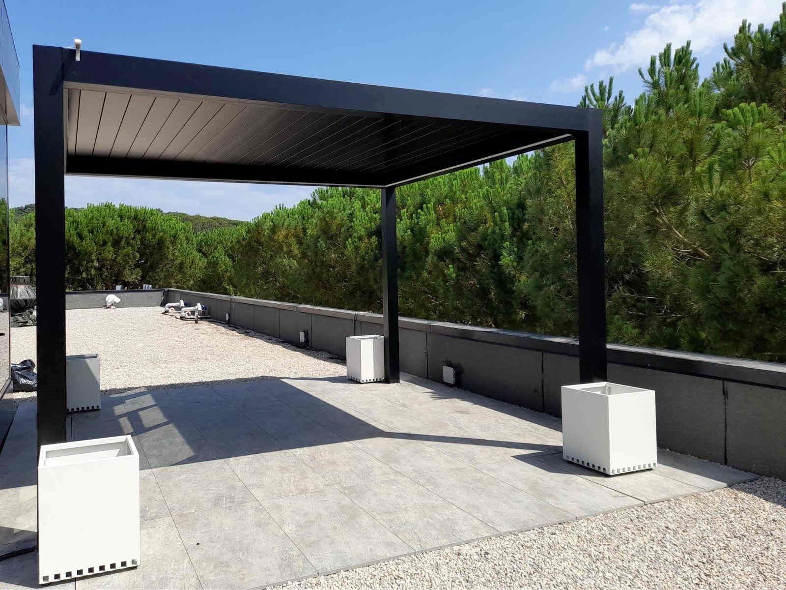 Pergola autoportante in alluminio a lamelle impacchettabili TAYLOR ...