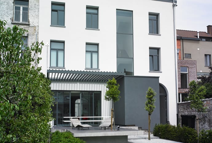 Motorized pergola with adjustable louvers AERO® By RENSON