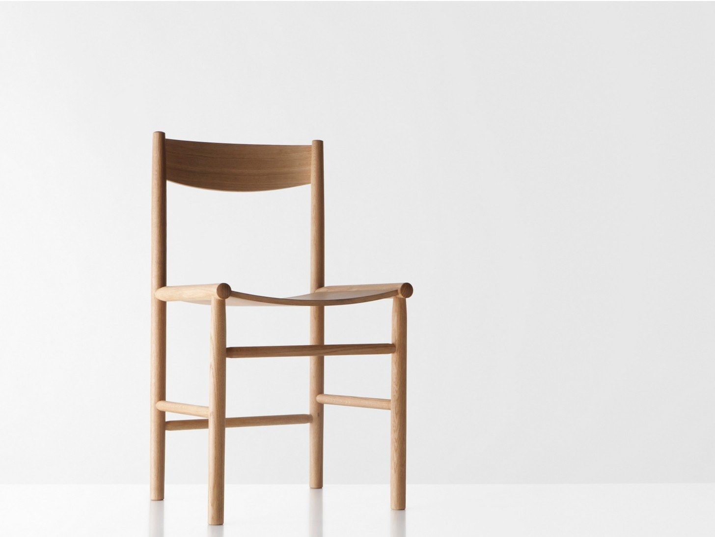 AKADEMIA | Solid wood chair By Nikari design Kaksikko