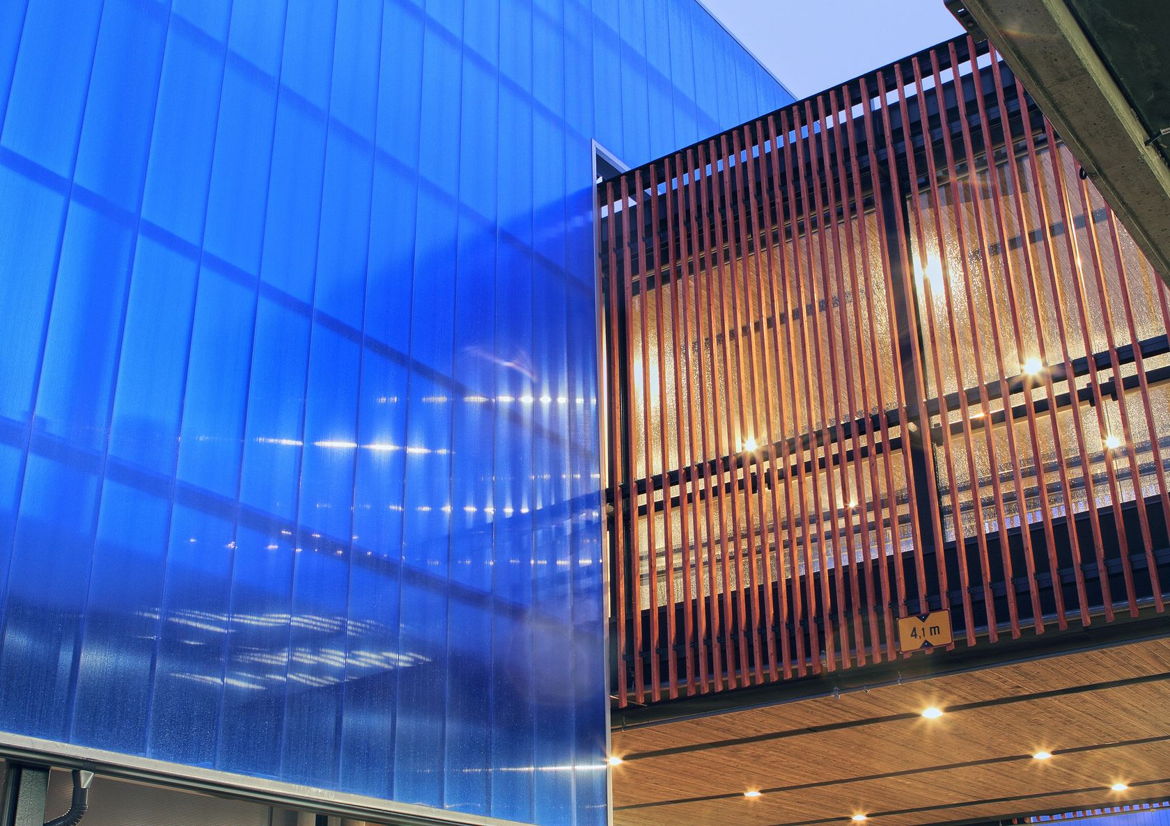 arcoPlus® 547/ 549 Interlocking polycarbonate system for traslucent ...