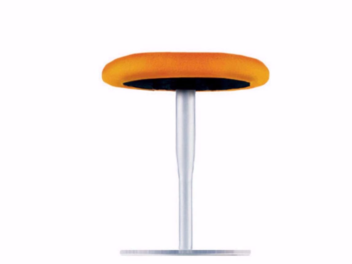 ATLAS STOOL - 750 Swivel low stool By Alias | design Jasper Morrison