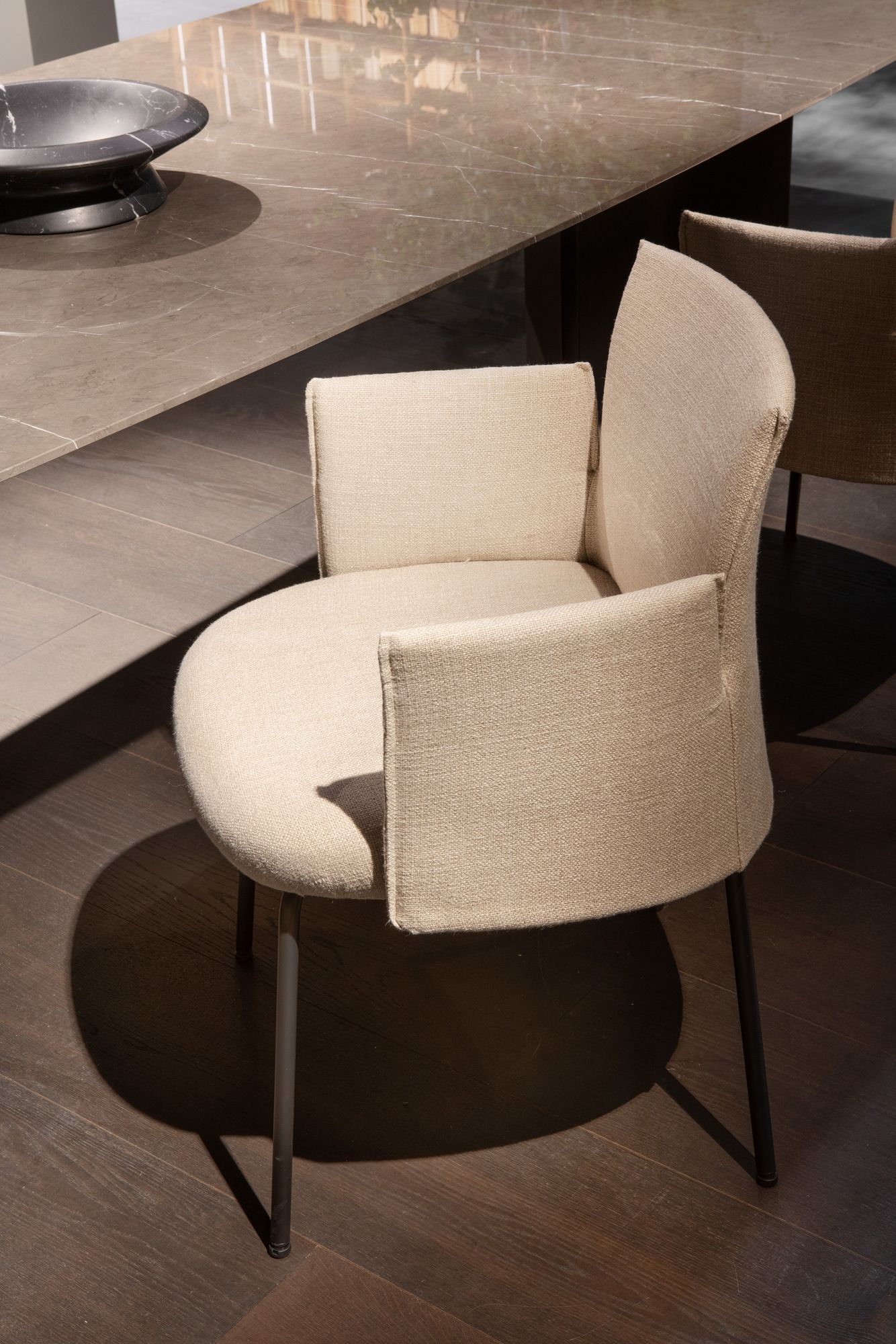 AYRA | Chair with armrests By Lema design Gabriele & Oscar Buratti
