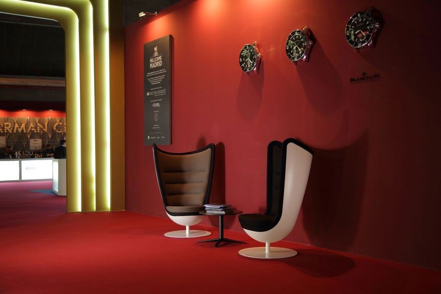 BADMINTON Swivel trestle-based armchair By ACTIU | design Javier Cuñado