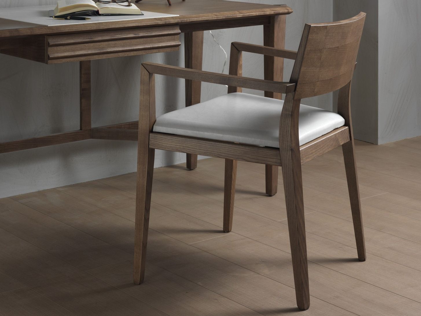 BETTY | Chair with armrests By Pacini & Cappellini