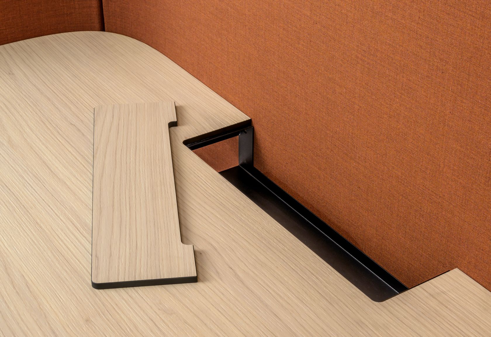 BUDDYHUB DESK BDS002/140 Office desk By Pedrali | design Busetti Garuti ...