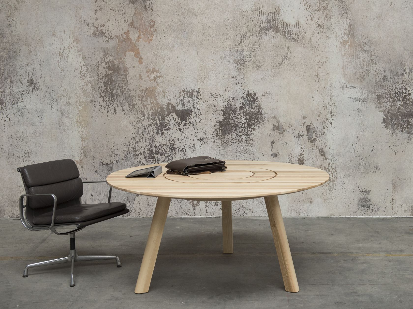 Round wooden meeting table BuzziPicNic Round BuzziPicNic Collection By ...