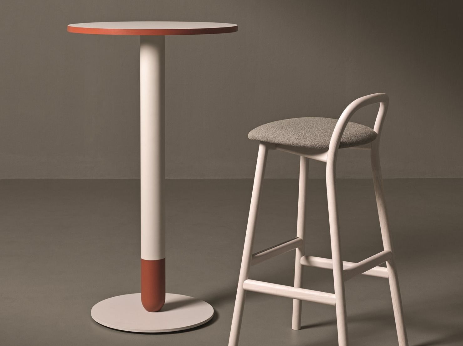 CIGAR 02 | Round table By Very Wood design Patricia Urquiola