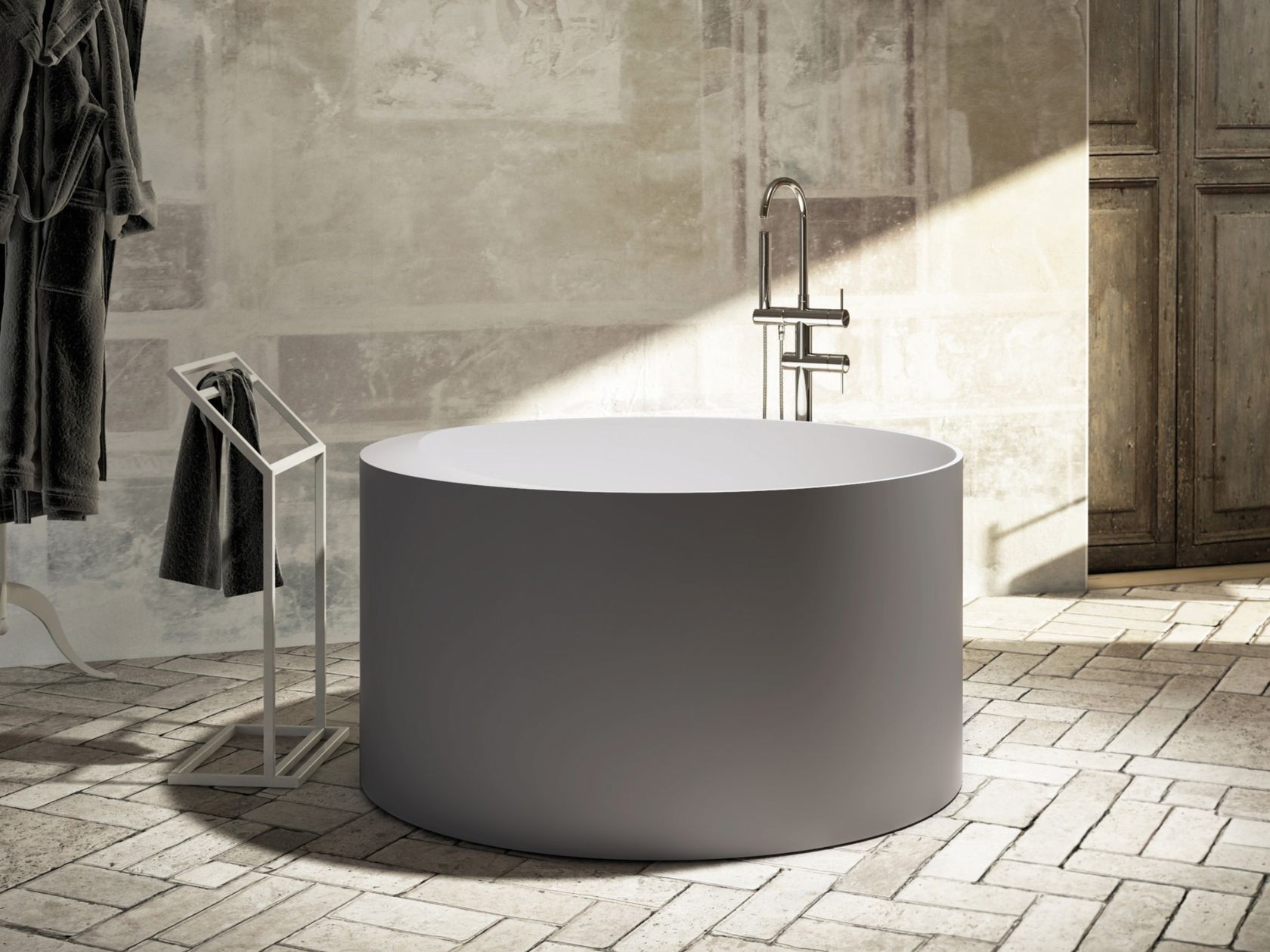 CIRCULAR Freestanding round Luxolid® bathtub By Relax Design | design ...