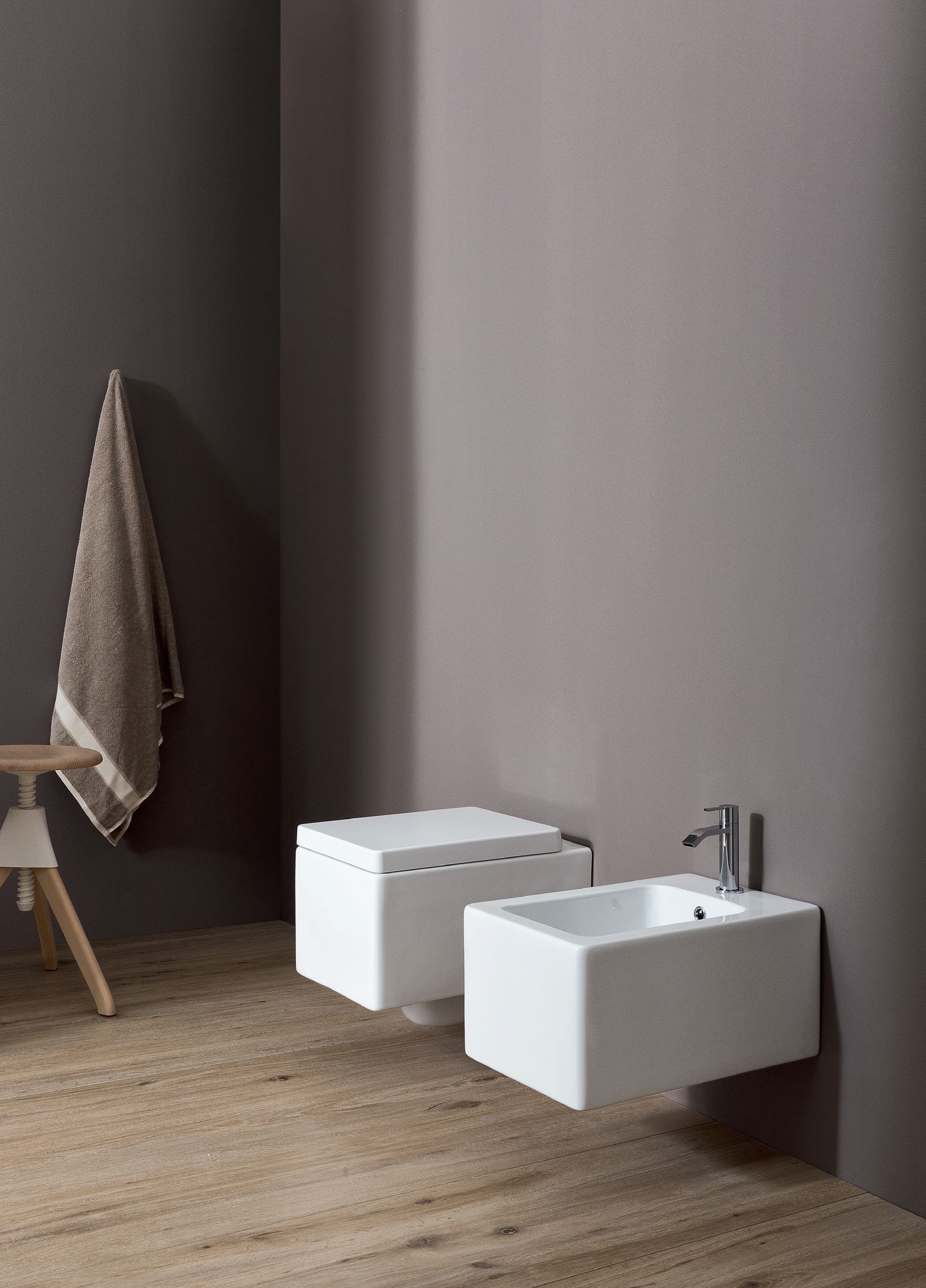 COOL Wall-hung ceramic toilet By Nic