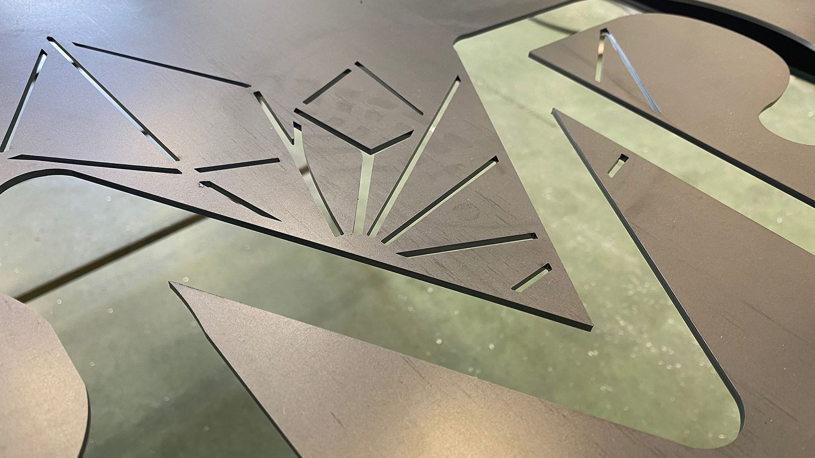 TOTEM IN ACCIAIO CORTEN CON TARGHE DESCRITTIVE Totem By Remor