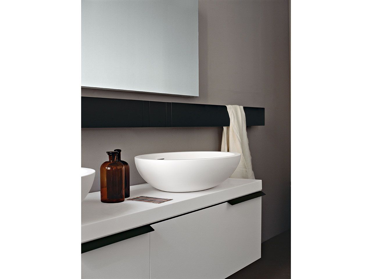 SPOON XL Countertop oval Cristalplant® washbasin By Agape