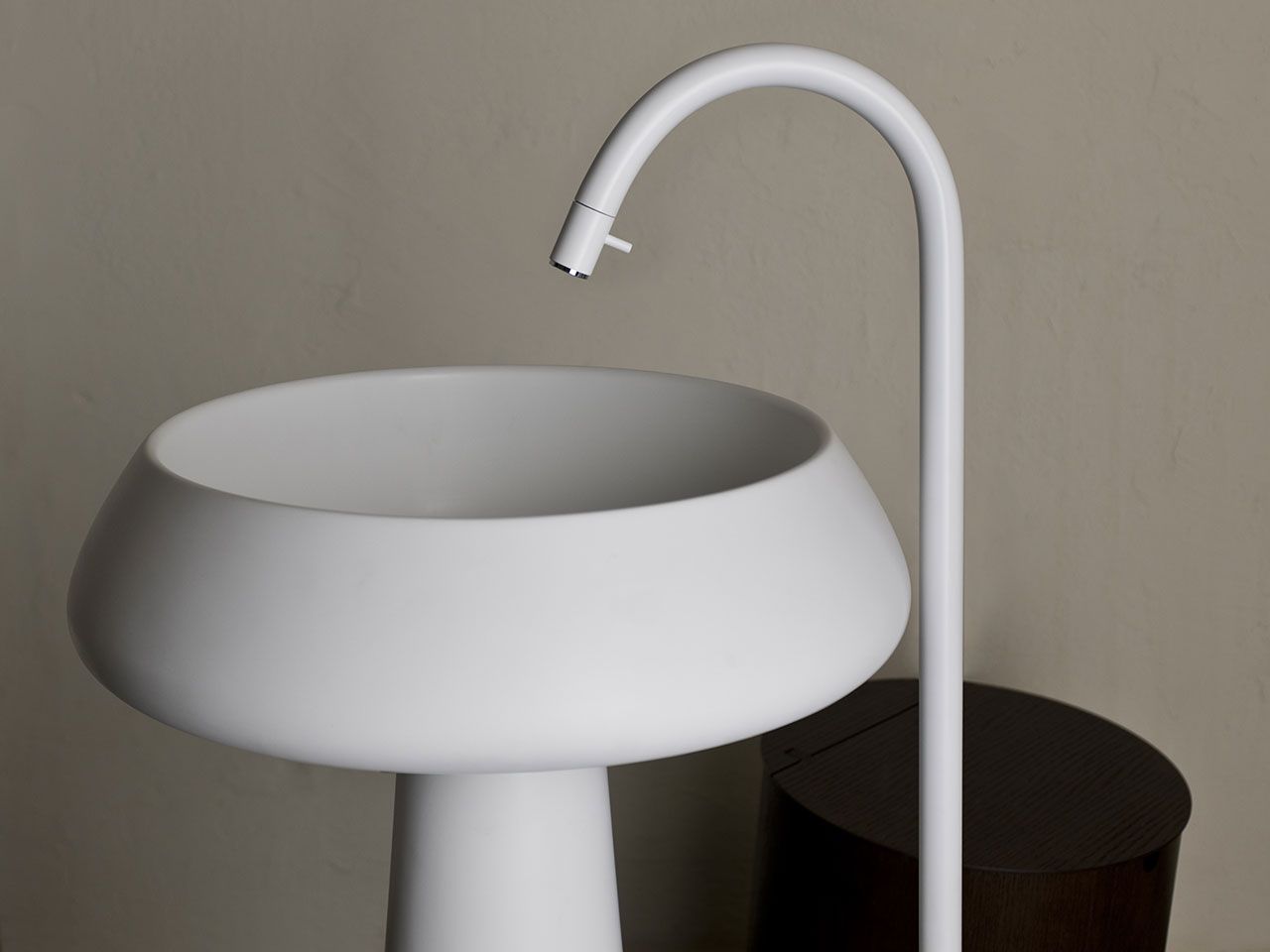 BJHON 2 Freestanding round Cristalplant® washbasin By Agape