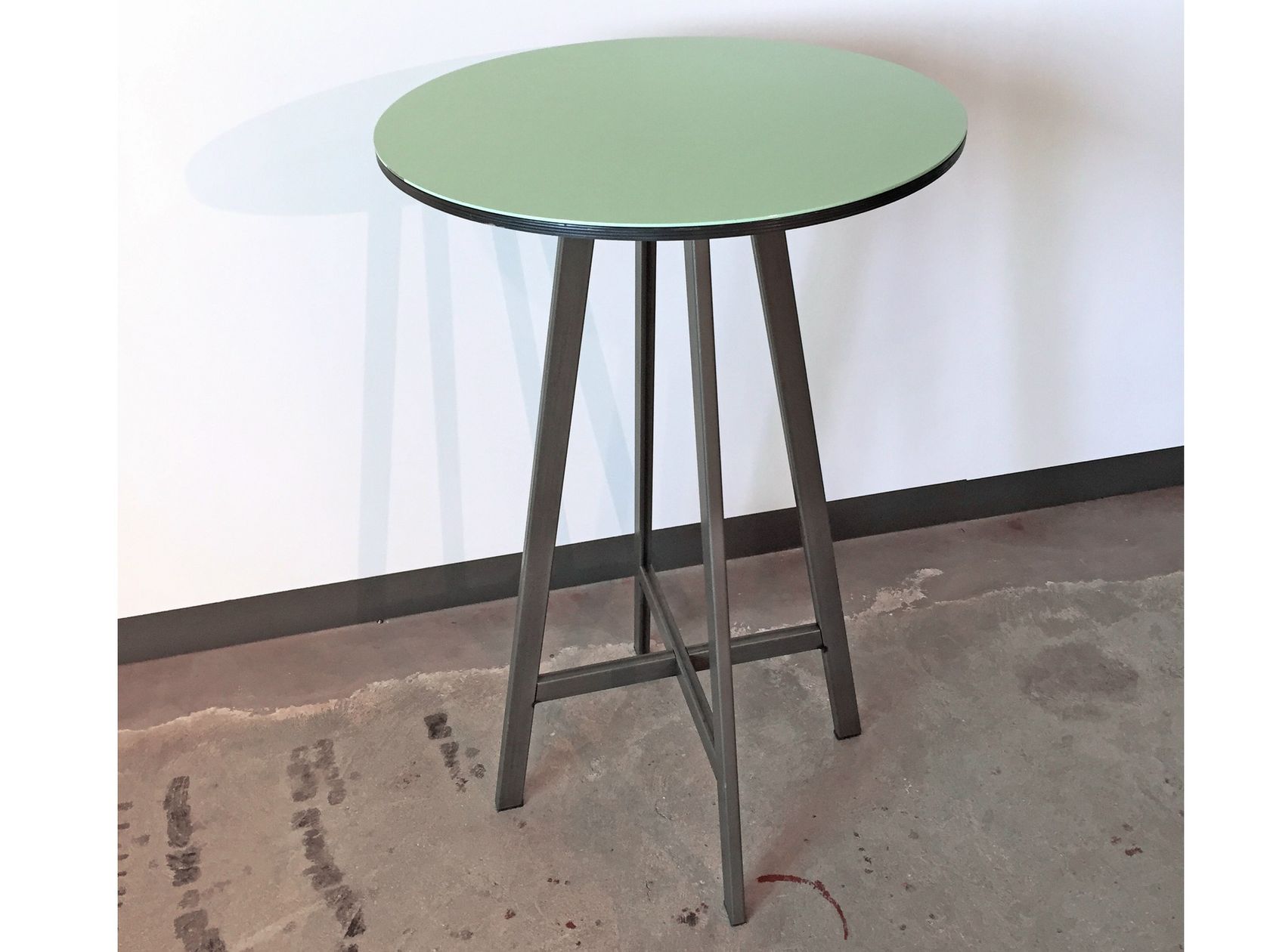 DISCO Round plate table By Officine Tamborrino | design Marco Capeto
