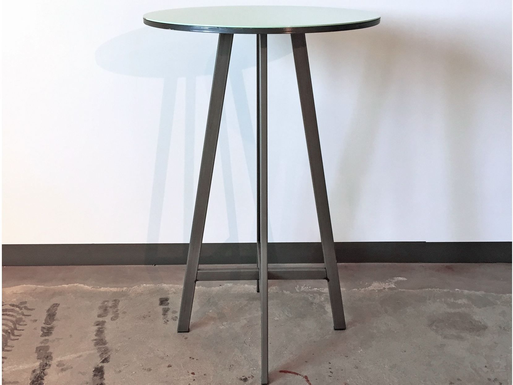 DISCO Round plate table By Officine Tamborrino | design Marco Capeto