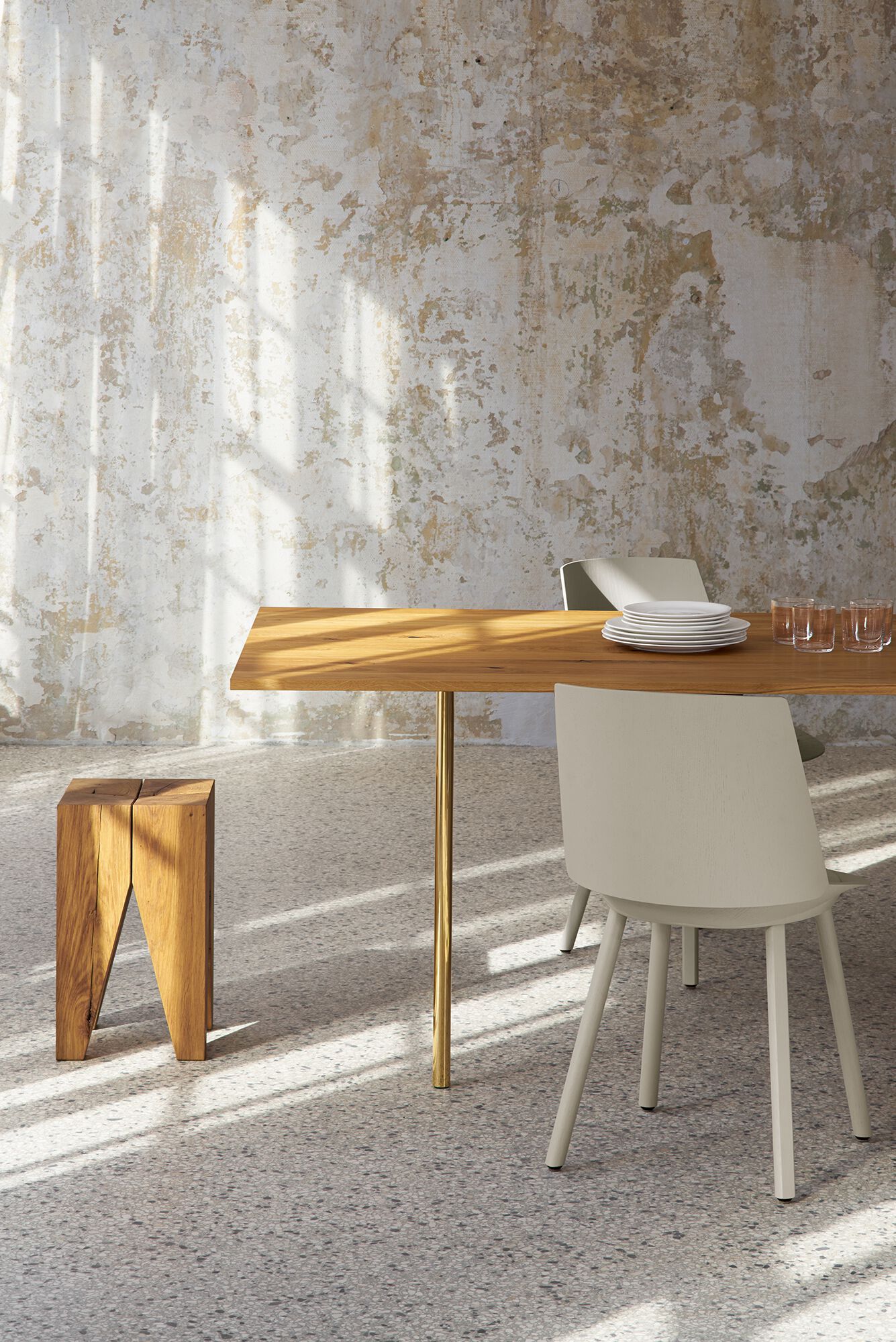 BACKENZAHN™ Wooden stool By E15