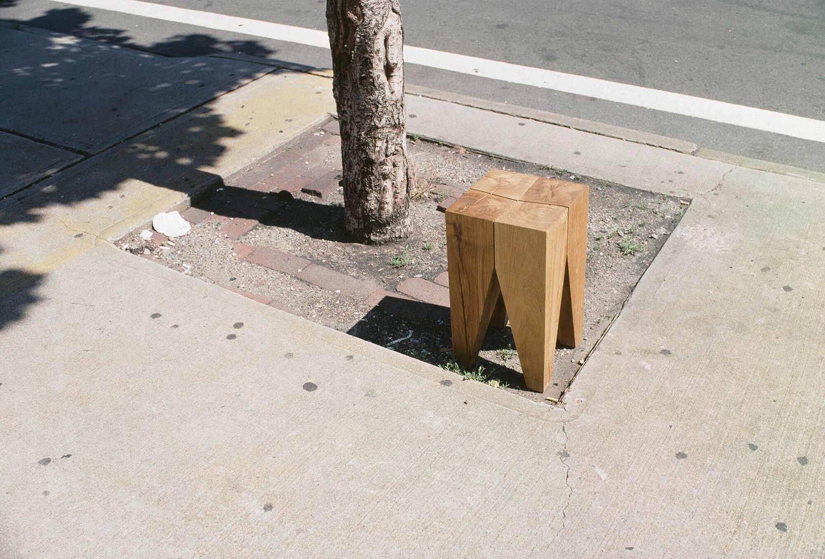 BACKENZAHN™ Wooden stool By E15