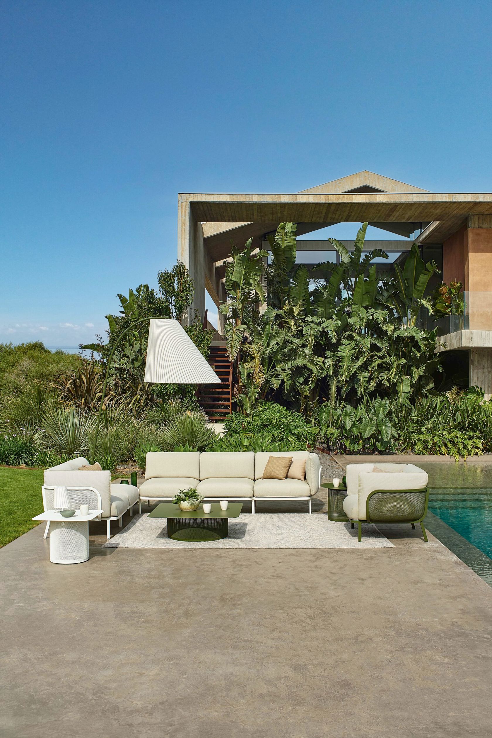 CABLA Round stainless steel garden side table By emu | design LucidiPevere