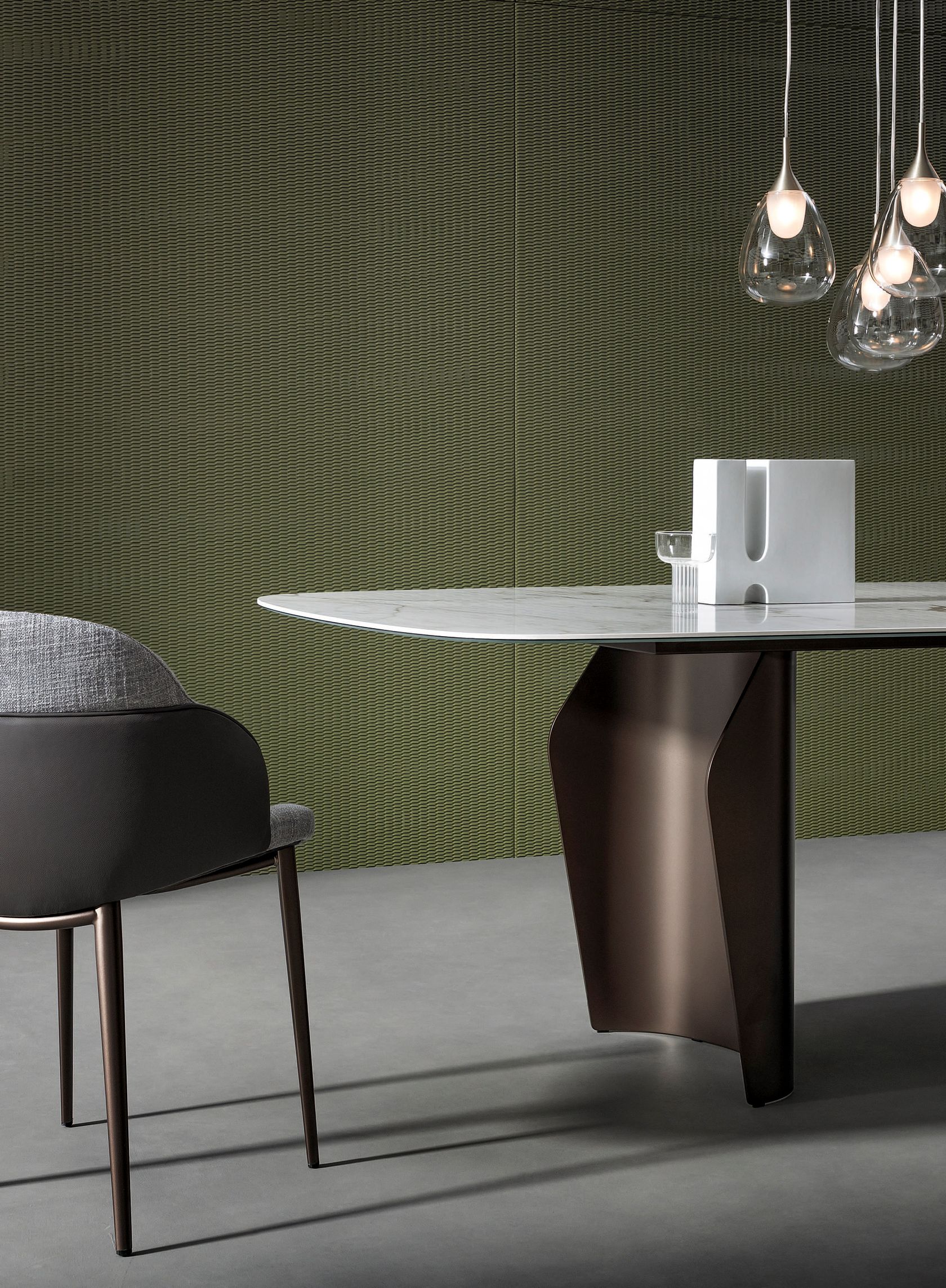 FLAME Barrel-shaped table By Bonaldo | design Gino Carollo