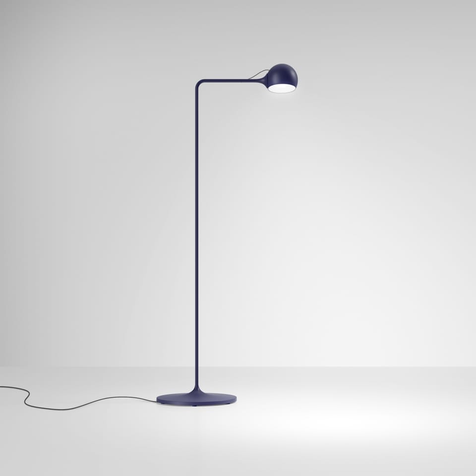 IXA Lampadaire orientable en métal By Artemide | design Foster + Partners