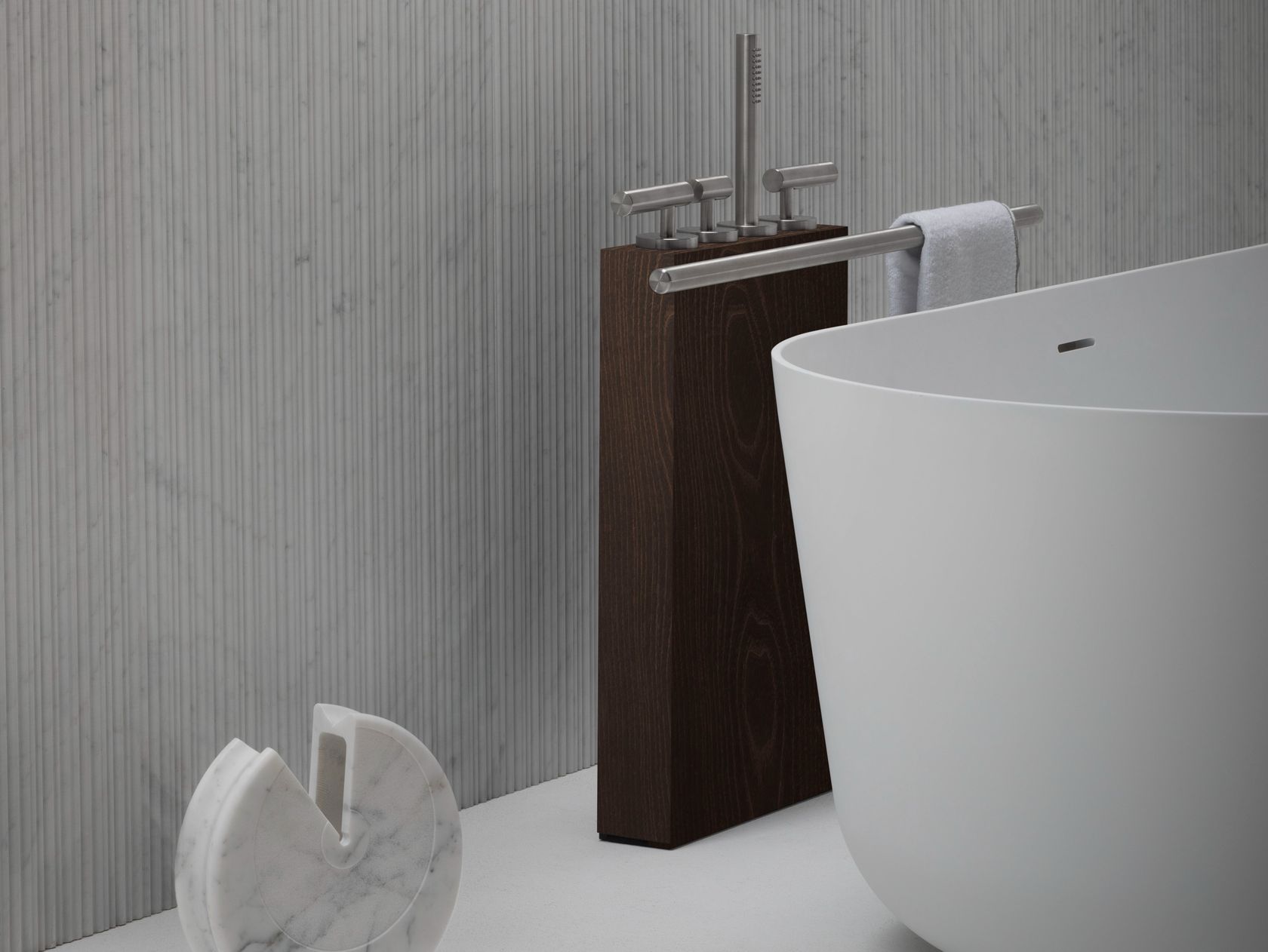 TAP HOLDER Floor standing stainless steel and wood bathtub tap By ...