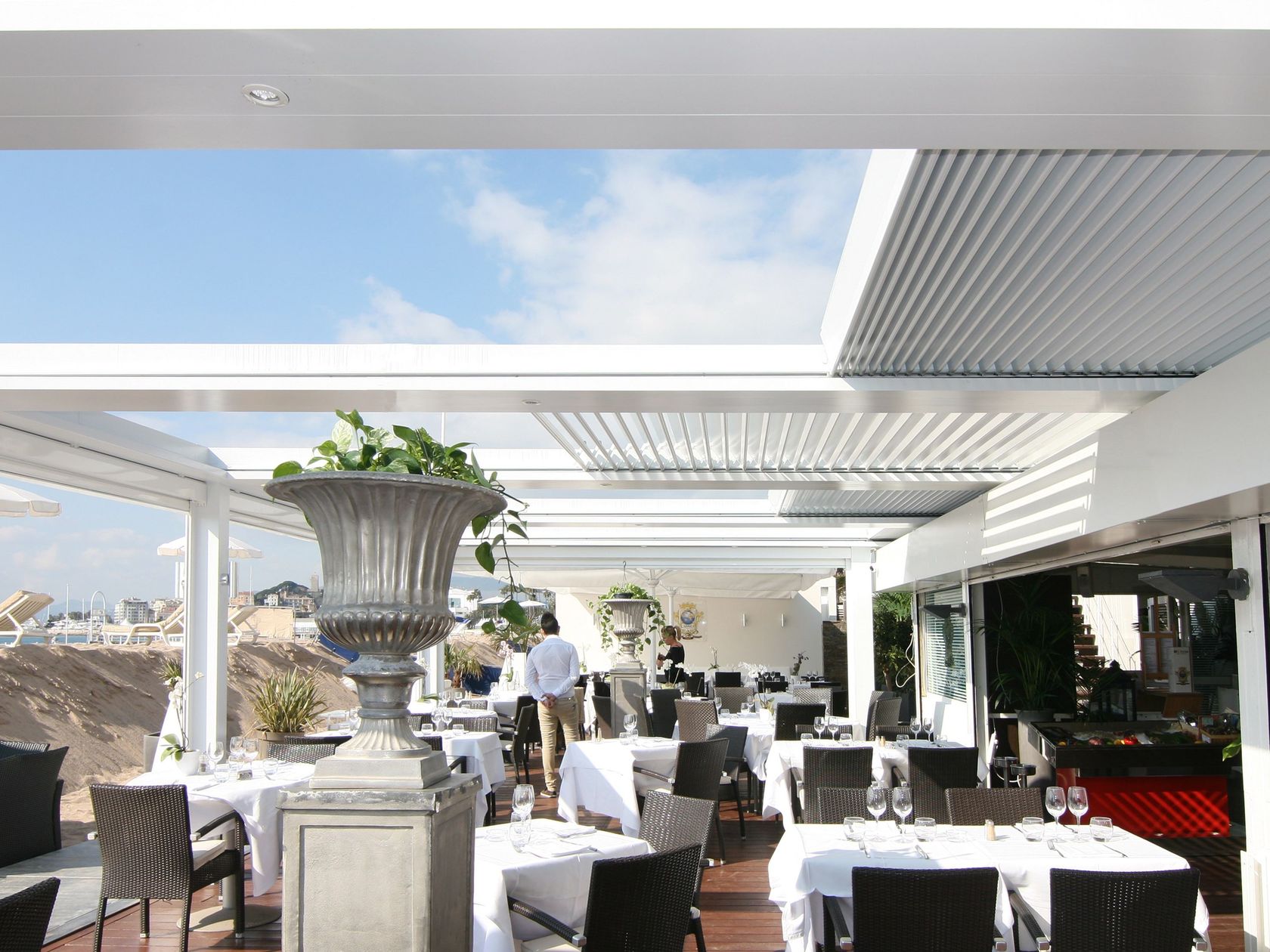 FOLD | Wall-mounted pergola By STUDIO 66