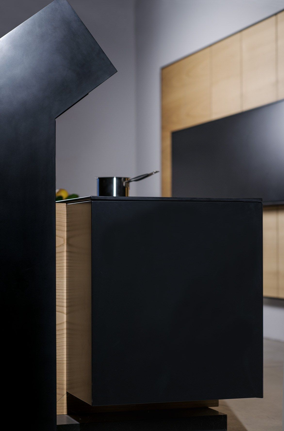 FX CARBON Kitchen with peninsula By TM Italia Cucine | design ...