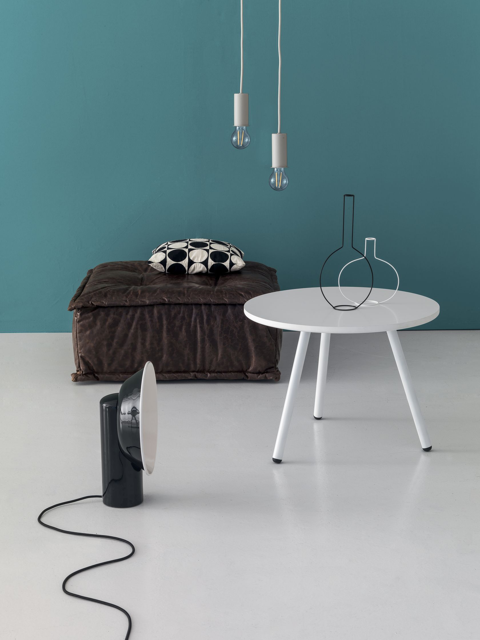 High side table Round melamine and metal high side table By DVO