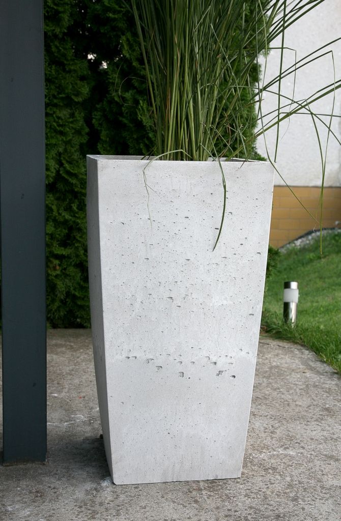 Concrete garden vase / vase HK By betton design Bronislav Javora
